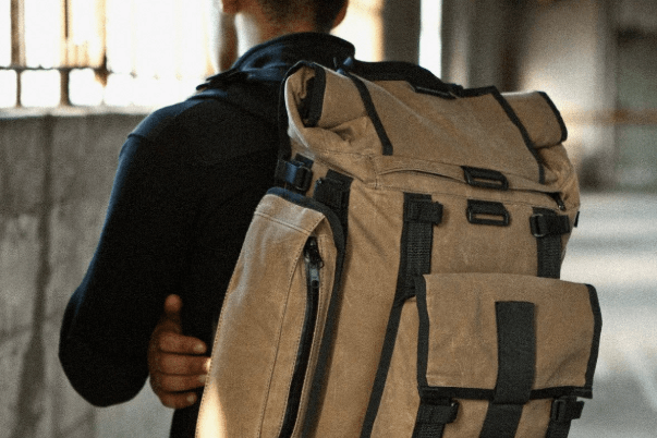 What is the difference between polyester fabric backpack and canvas fa