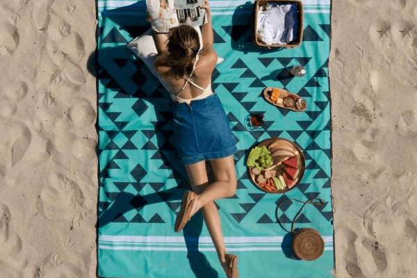 6 Essential Beach Items You Must-Have on the Beach
